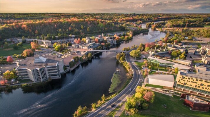 เรียนต่อแคนาดา Trent University รัฐ Ontario ประกอบด้วยสองวิทยาเขต